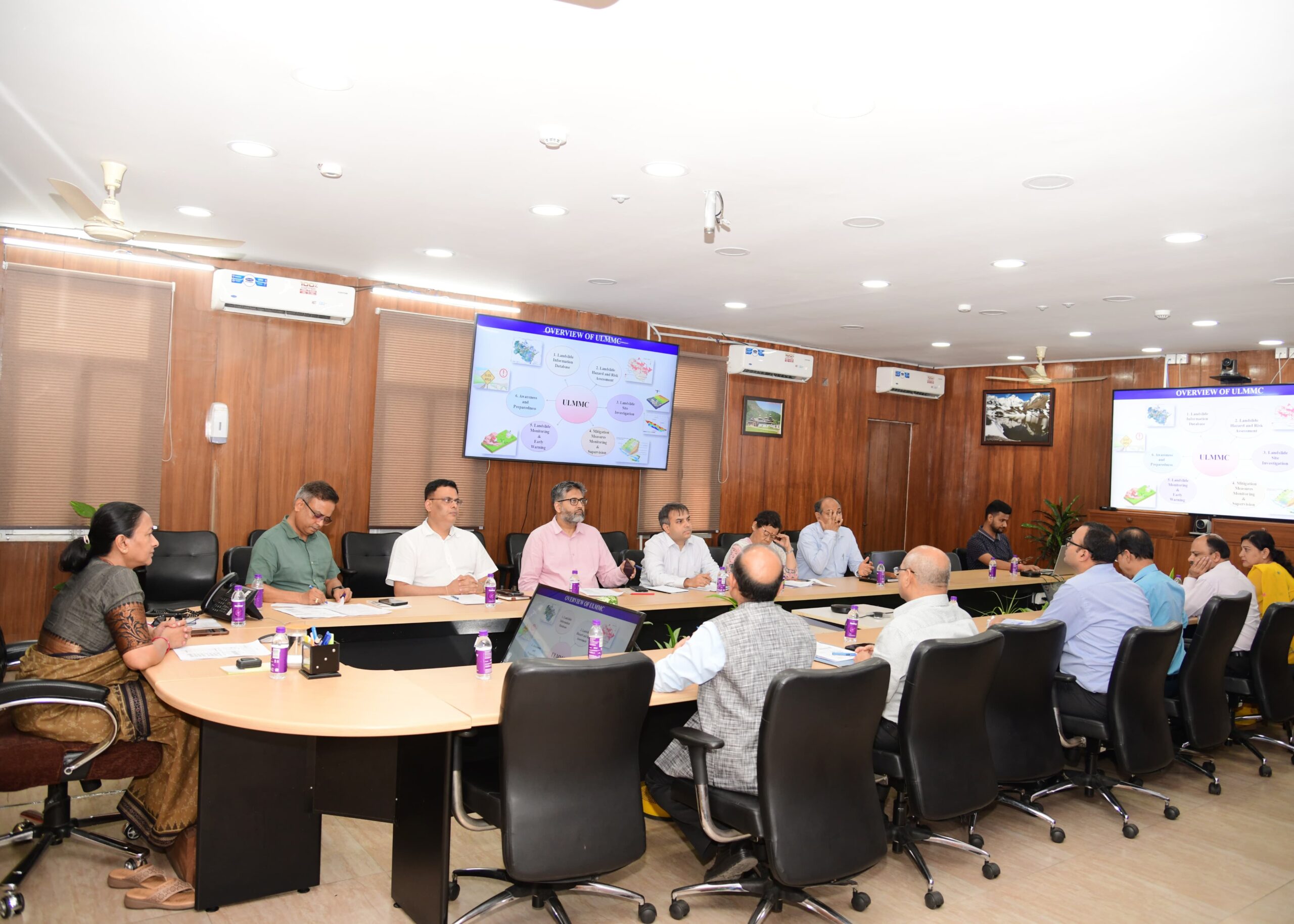 big breaking Dehradun : ️अल्मोड़ा, गोपेश्वर, मसूरी, नैनीताल व उत्तरकाशी में भूस्खलन के खतरों का ...